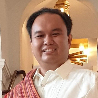 Lou Flores Arts, Empowering Creatives: Creative Services and Consultancy